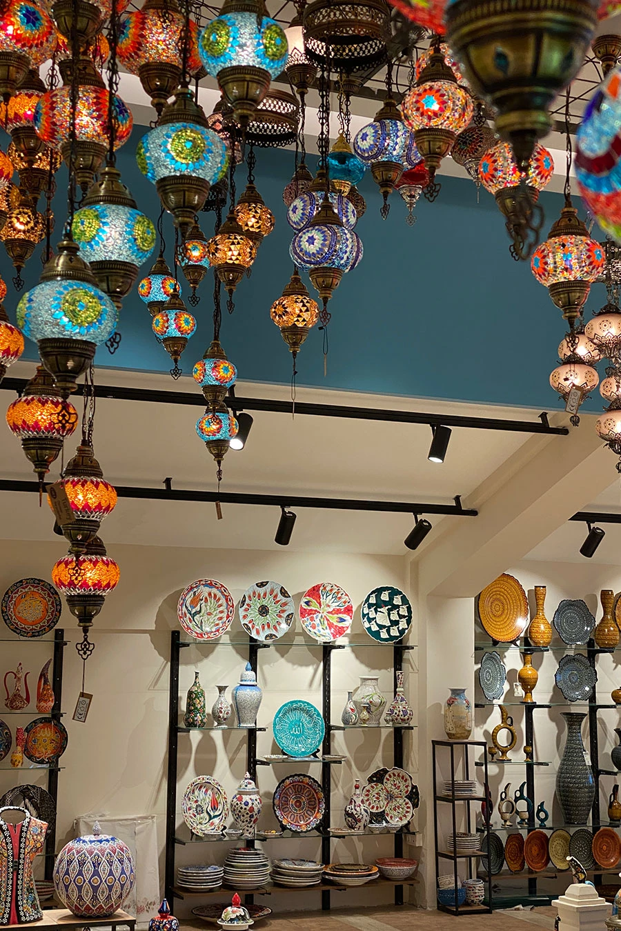 Exclusive, Luxury, Celebrity-Preferred Stores and Boutiques in Seramik ...