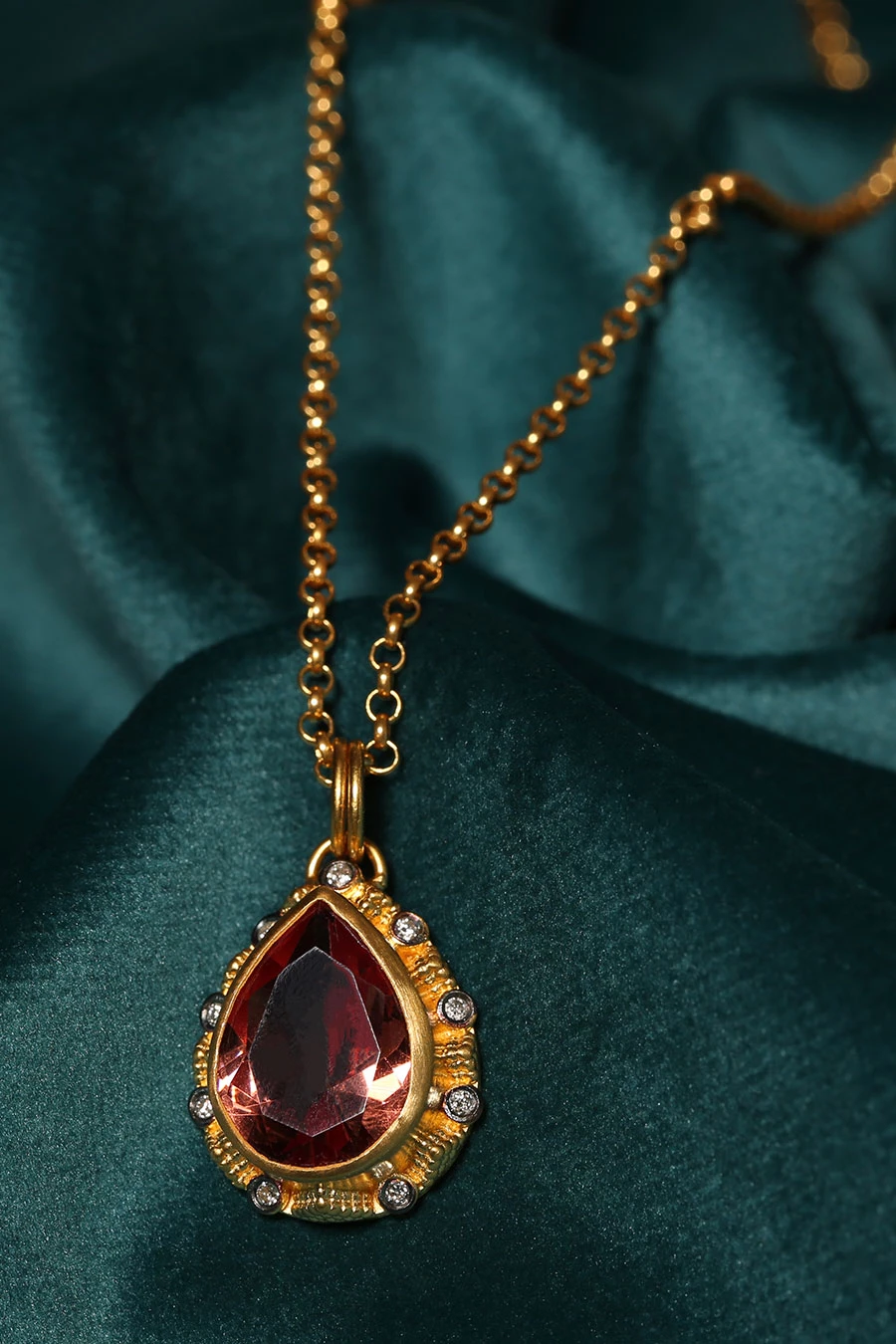 Precious Stones and Elegance: Exclusive, Luxury Shops, and Boutiques ...